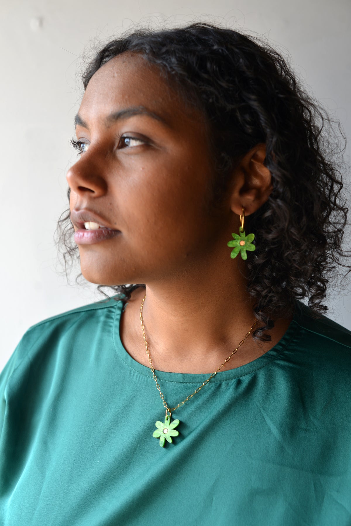 Daisy Hoops Green – fizzgoespop