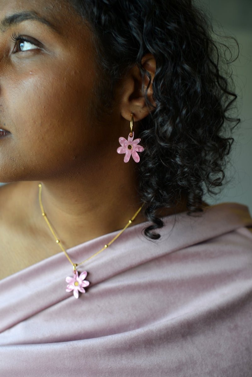 Daisy Hoops Pink – fizzgoespop