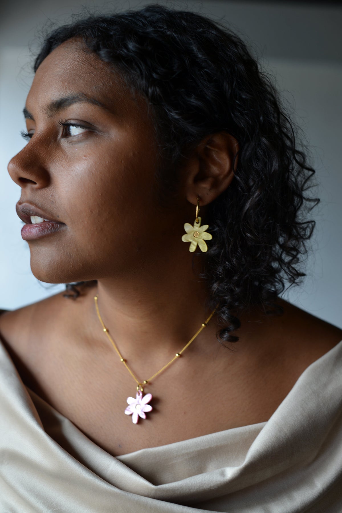 Daisy Hoops Yellow – fizzgoespop